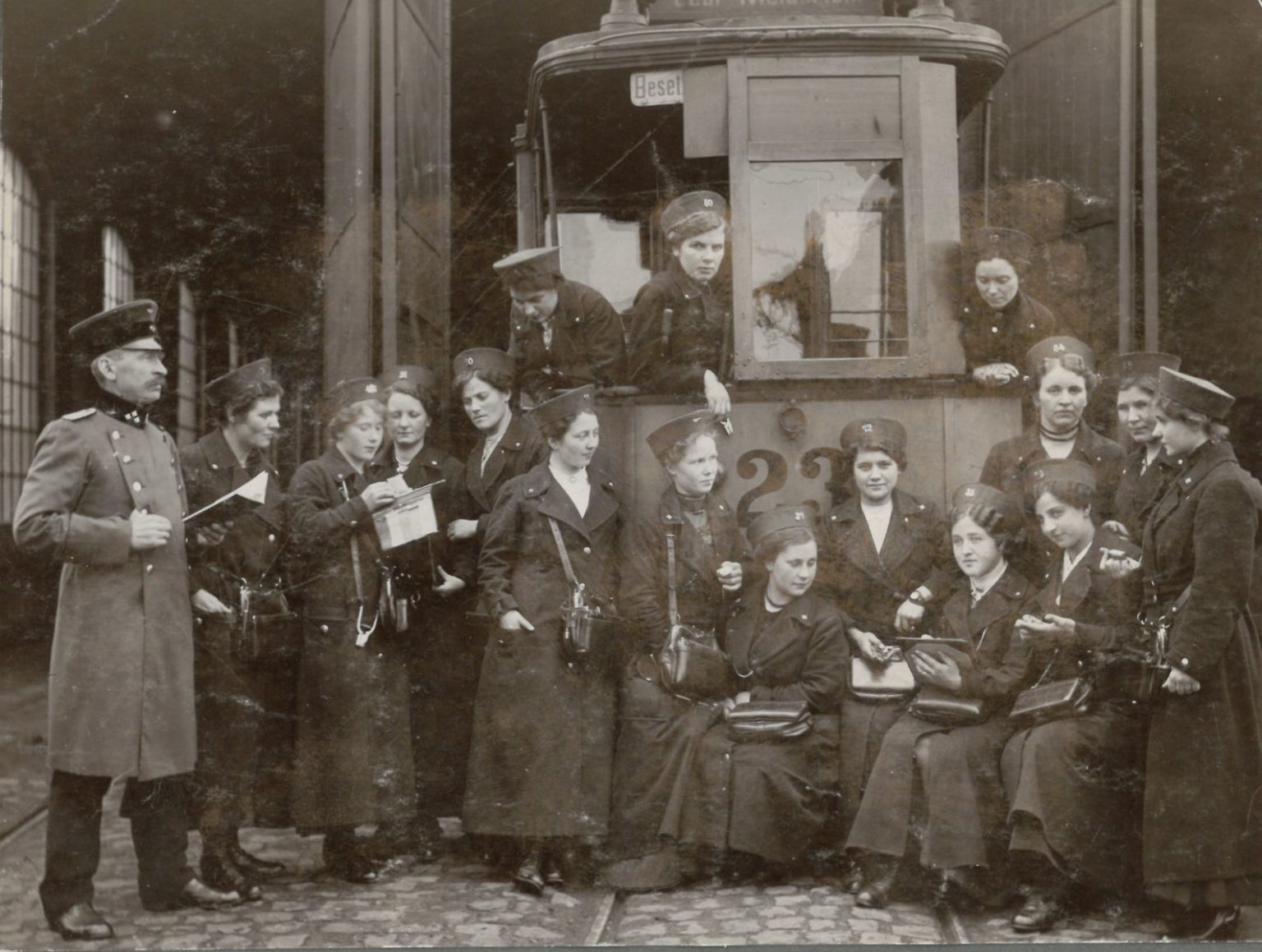 Frauen und Arbeit im Ersten Weltkrieg – Die Ausstellung im Stadtarchiv ...